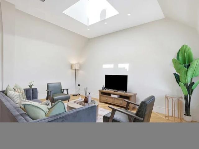 Apartment at Cheyne Walk, Greater London