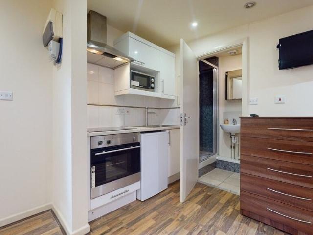 Apartment at Chichele Road, Greater London