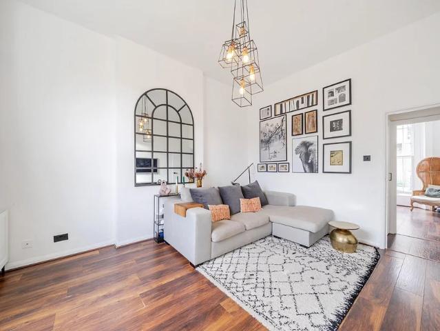 Apartment at Chichester Road, Greater London