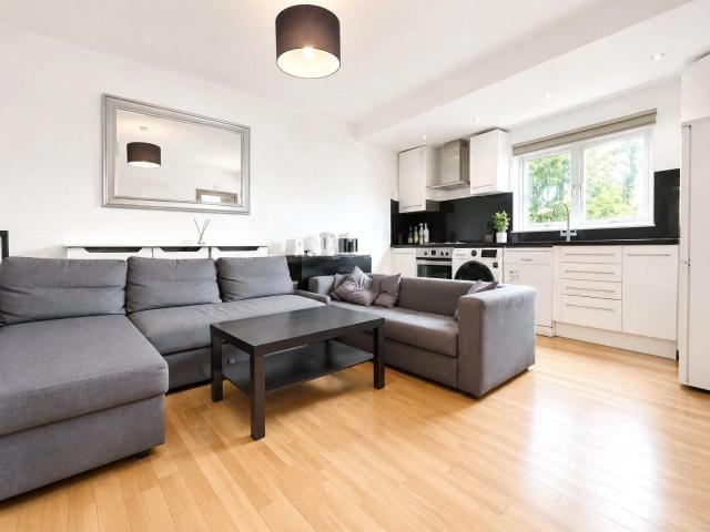 Apartment at Chicksand Street, Greater London