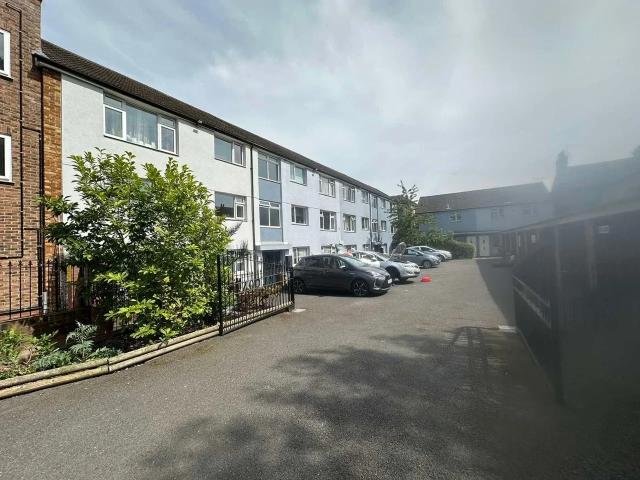 Apartment at Chigwell Road, Greater London