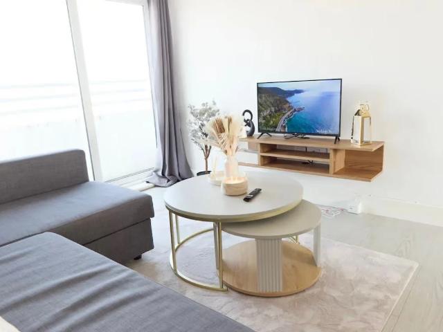 Apartment at Chigwell Road, Greater London