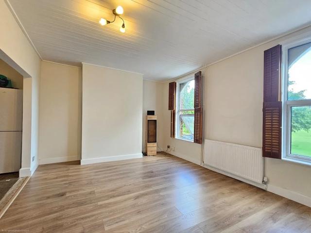Apartment at Chigwell Road, Greater London