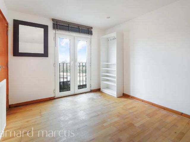 Apartment at Chiltern Drive, Greater London
