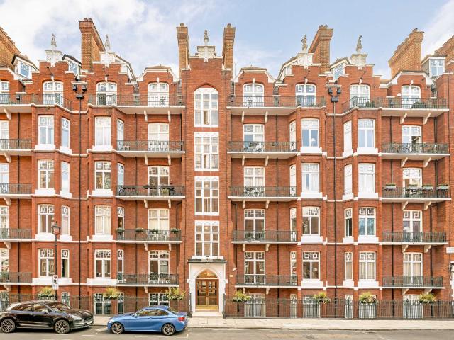 Apartment at Chiltern Street, City of Westminster