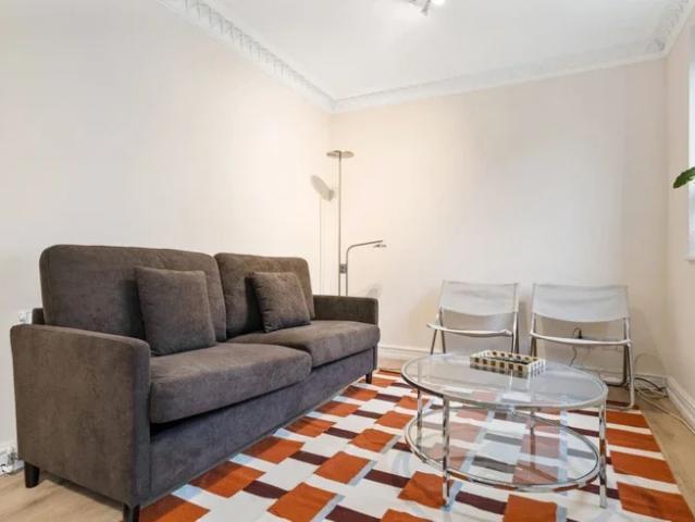 Apartment at Chiltern Street, City of Westminster