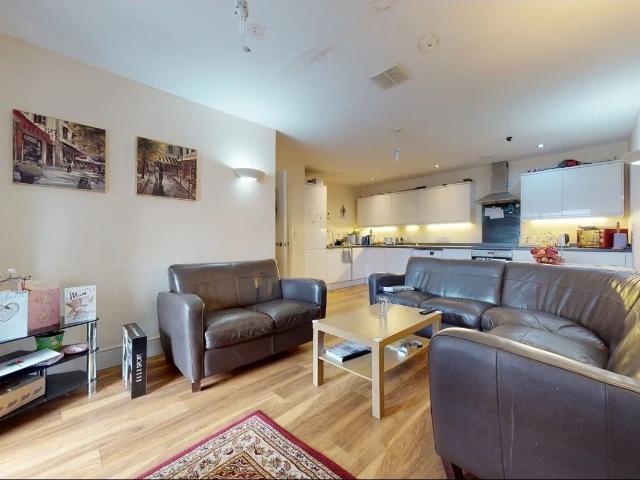 Apartment at Chingford Mount Road, Greater London