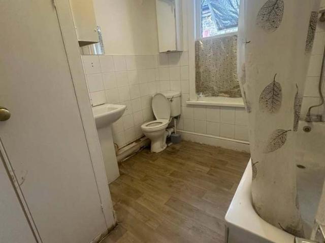 Apartment at Chingford Road, Greater London