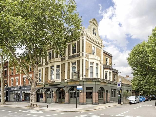 Apartment at Chiswick High Road, Greater London