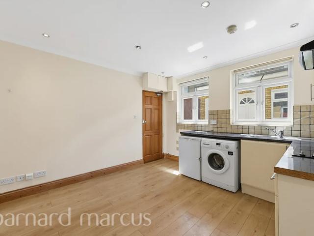 Apartment at Chiswick High Road, Greater London
