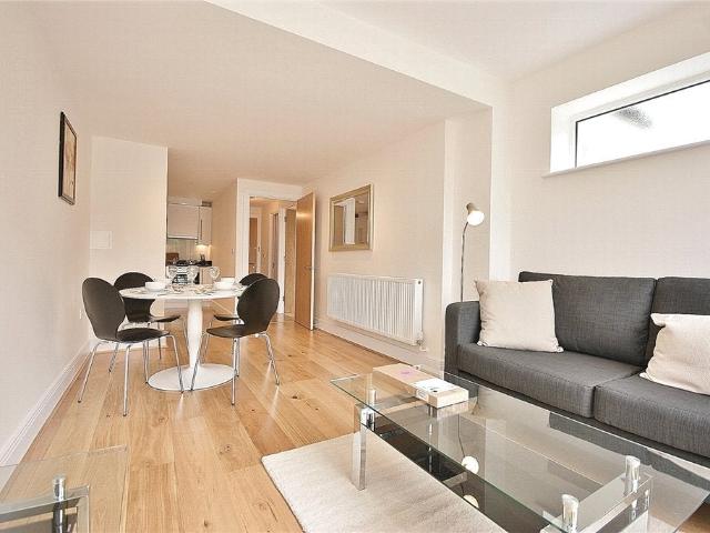 Apartment at Chiswick High Road, Greater London