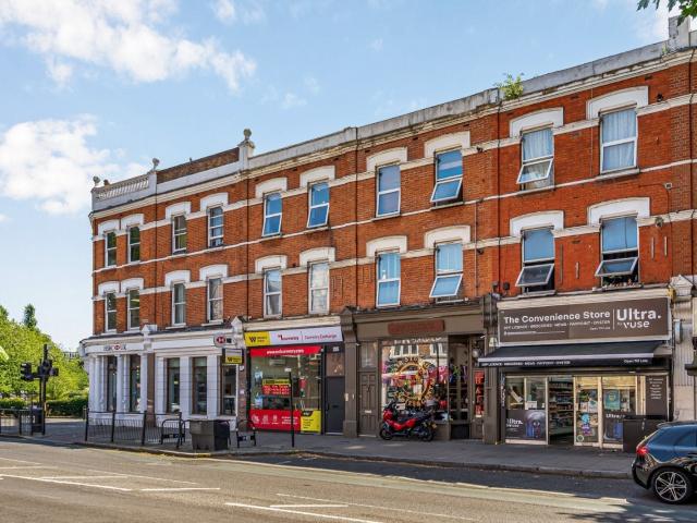 Apartment at Chiswick High Road, Greater London