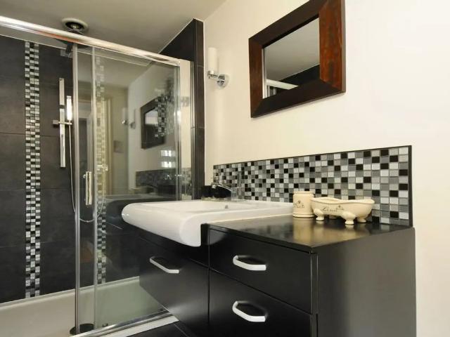Apartment at Chiswick High Road, Greater London