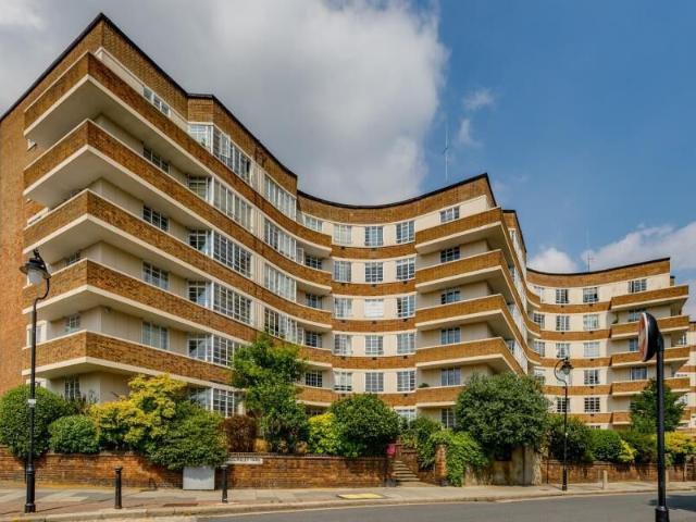 Apartment at Cholmeley Park, Greater London