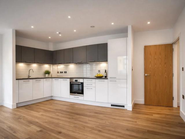 Apartment at Christchurch Avenue, Greater London