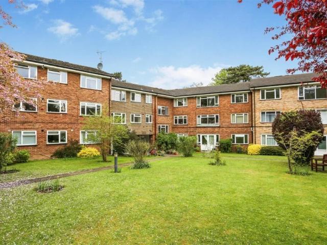 Apartment at Christchurch Park, Greater London