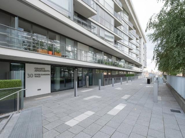 Apartment at Christchurch Way, Greater London