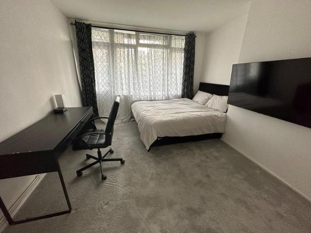 Apartment at Christian Street, Greater London