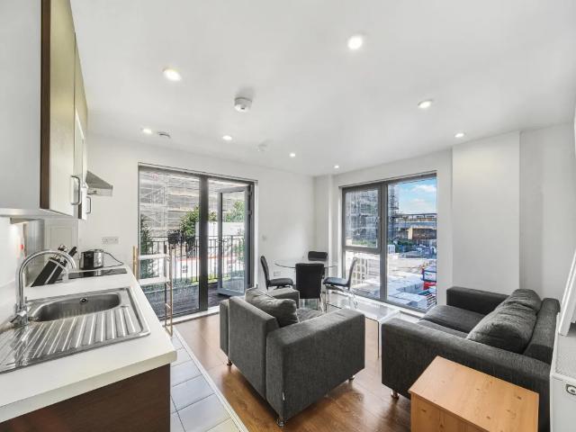 Apartment at Christian Street, Greater London