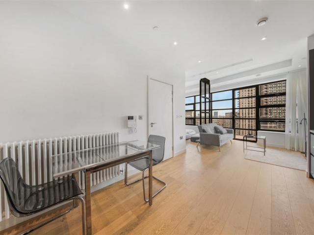 Apartment at City Island Way, Greater London