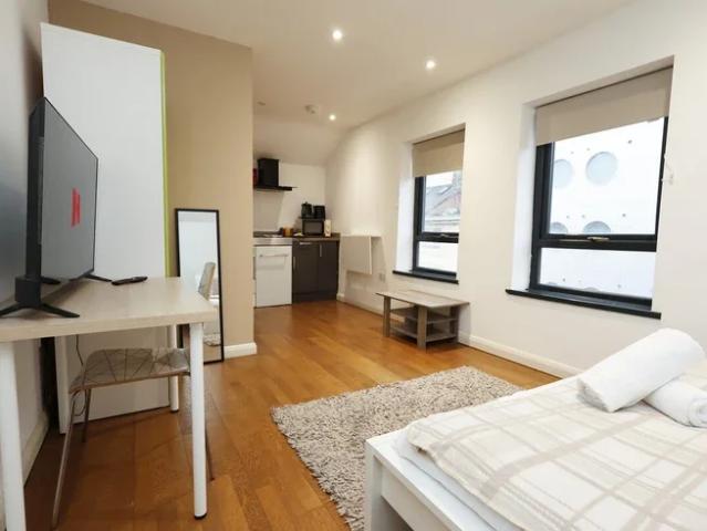 Room at City Road, Cardiff