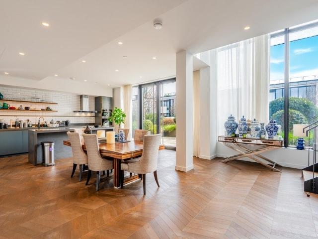 Apartment at Circus Road West, Greater London