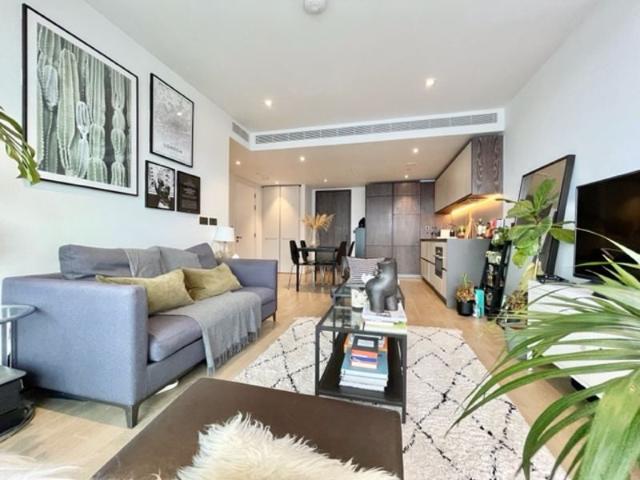 Apartment at Circus Road West, Greater London