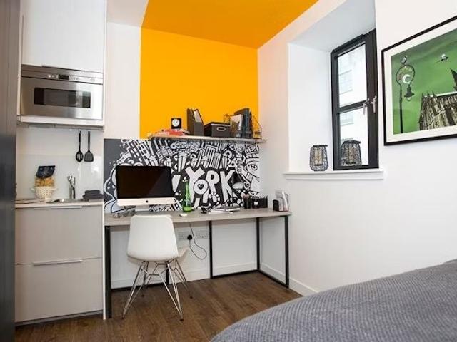 Apartment at Clyde Street, Glasgow
