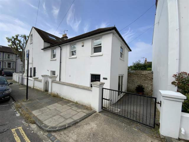Apartment at Clyde Road, Brighton