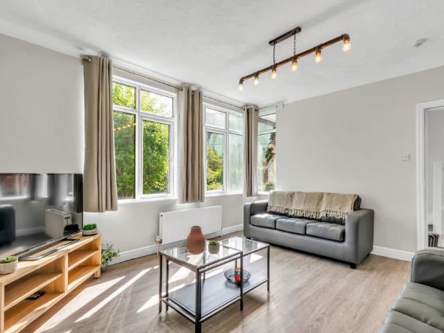 Apartment at Clyde Road, Greater London