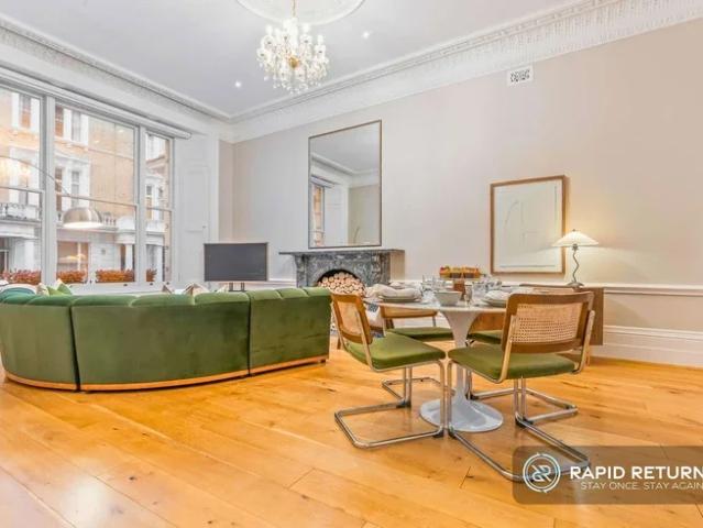 Apartment at Clanricarde Gardens, Greater London