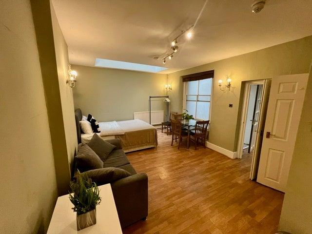 Apartment at Clanricarde Gardens, Greater London