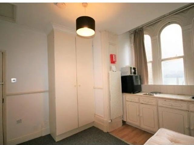 Apartment at Clanricarde Gardens, Greater London