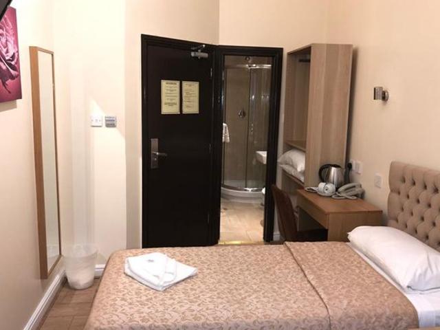 Apartment at Clanricarde Gardens, Greater London