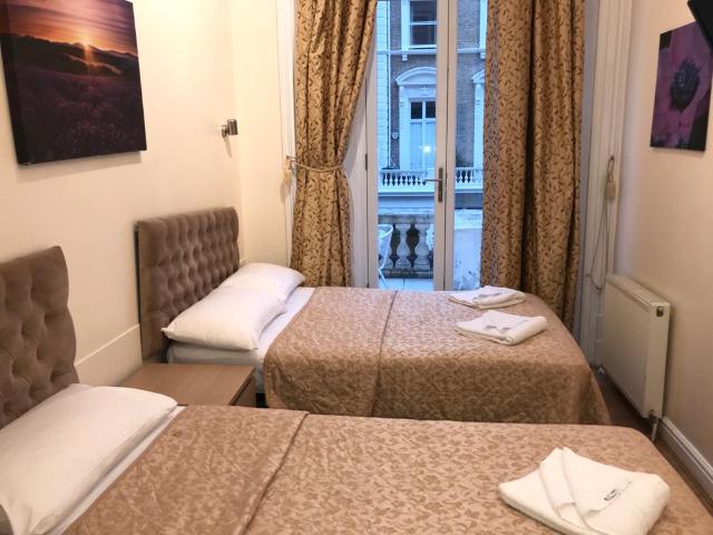 Apartment at Clanricarde Gardens, Greater London