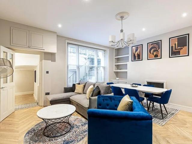 Apartment at Clanricarde Gardens, Greater London