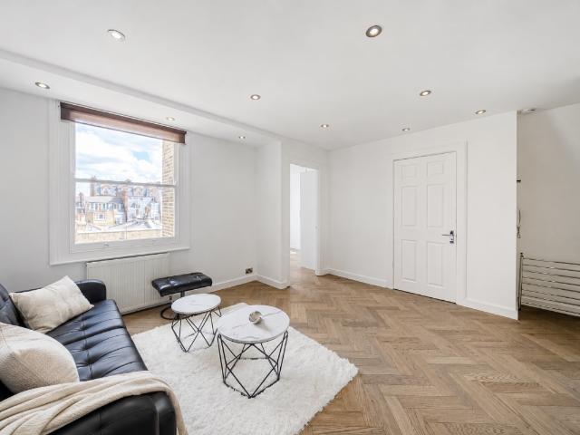 Apartment at Clanricarde Gardens, Greater London