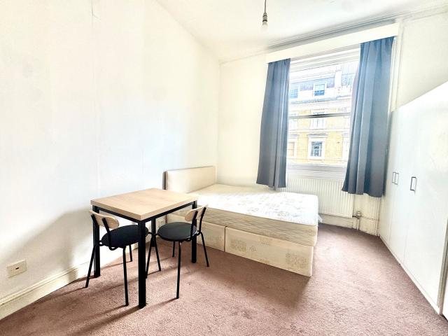 Apartment at Clanricarde Gardens, Greater London