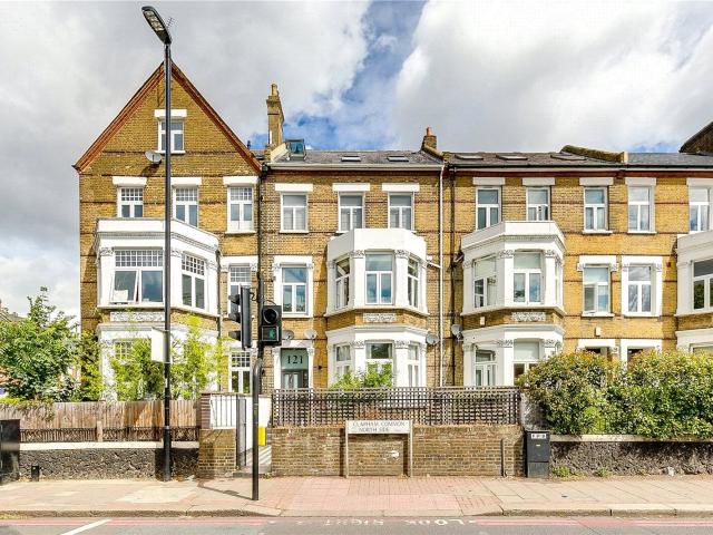 Apartment at Clapham Common North Side, Greater London