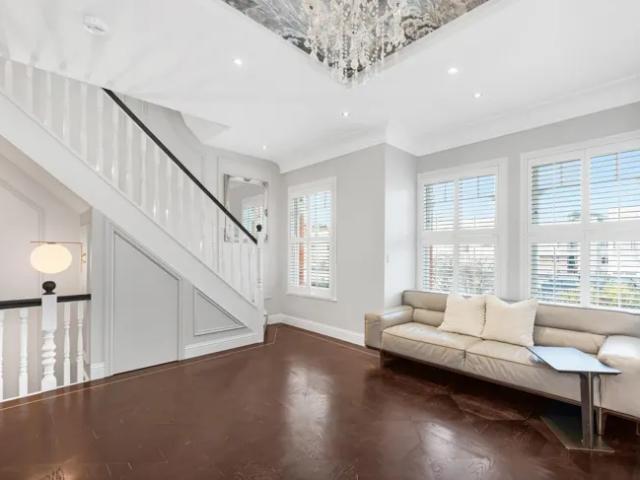Apartment at Clapham Common North Side, Greater London