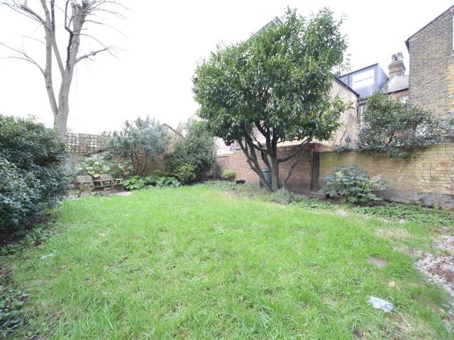Apartment at Clapham Common North Side, Greater London