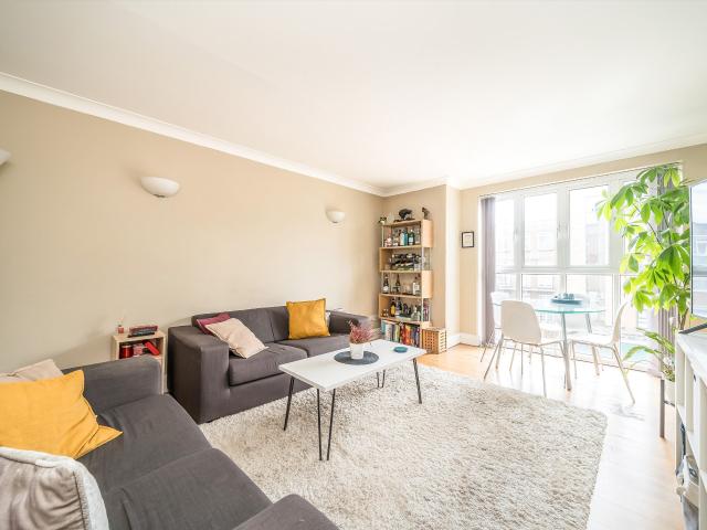 Apartment at Clapham High Street, Greater London