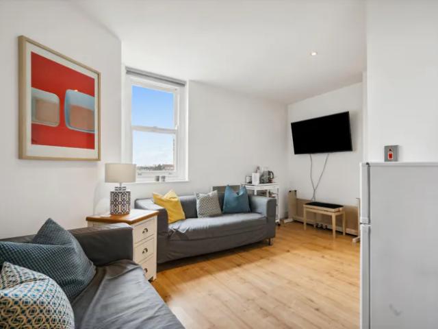 Apartment at Clapham High Street, Greater London