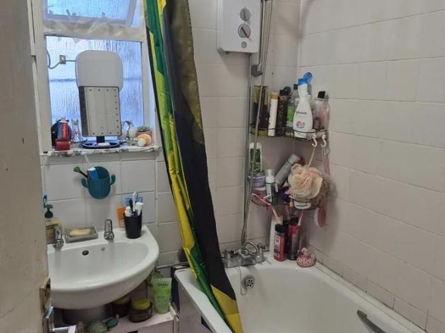 Apartment at Clapham Road Estate, Greater London