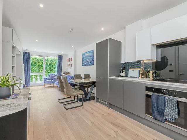 Apartment at Clapham Road, Greater London