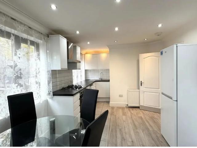 Apartment at Claremont Close, Greater London