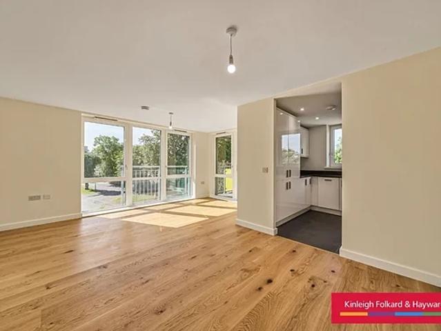 Apartment at Clarence Avenue, Greater London