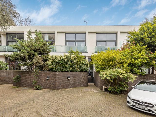 Apartment at Clarence Lane, Greater London