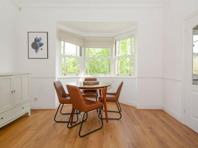 Apartment at Clarence Mews, Greater London