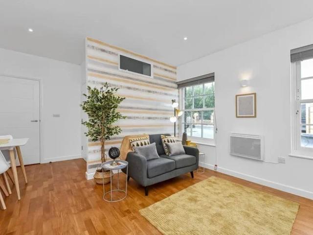 Apartment at Clarence Street, Borough of Spelthorne